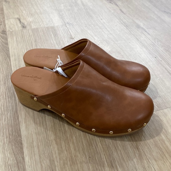 Universal Thread | Shoes | New Womens Universal Thread Indra Clogs ...